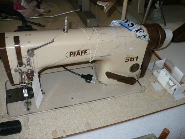 1 needle lockstitch with needle feed : Pfaff 561-900